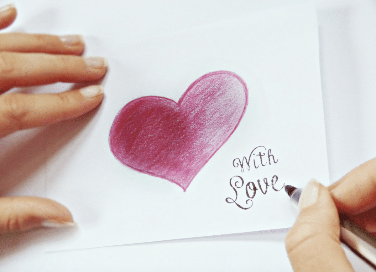 10 Romantic Things To Write In A Card To A Loved One